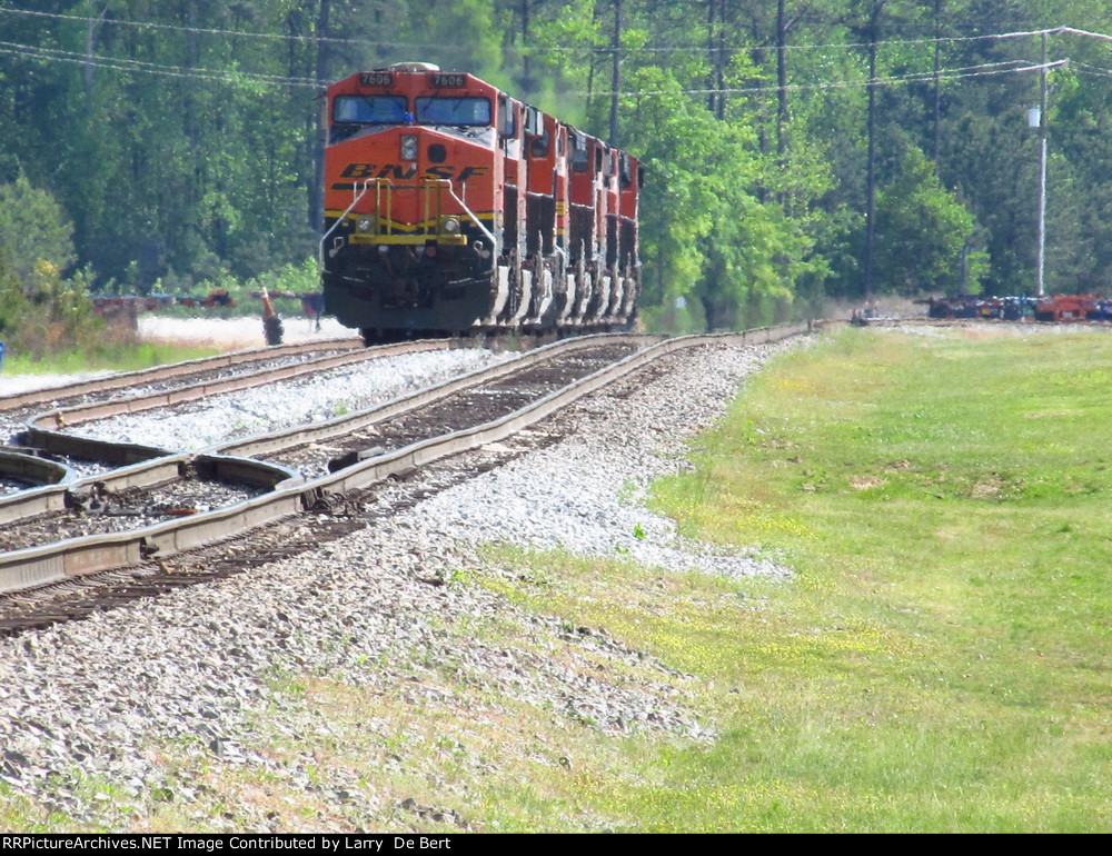 BNSF 7606